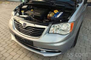 Pelēks Lancia Voyager 2016 Rīga, ar dzinēja tilpumu 2.80 L un nobraukumu 0 tūkst. km par 11690 €, foto 35 vietnē AUTOMOTO.COM.LV