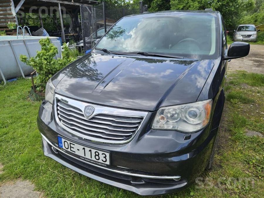 Grey Lancia Voyager 2011 in Riga, with an engine capacity of 2.80 L and mileage of 0 thousand km for 8500 €, photo 1 on AUTOMOTO.COM.LV