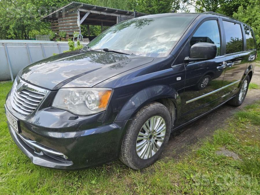 Grey Lancia Voyager 2011 in Riga, with an engine capacity of 2.80 L and mileage of 0 thousand km for 8500 €, photo 2 on AUTOMOTO.COM.LV