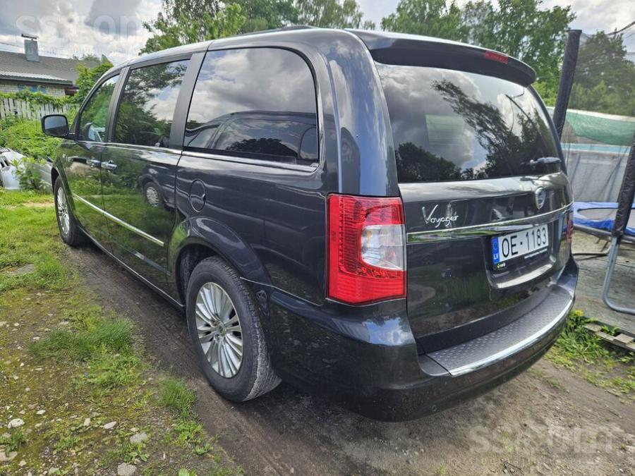 Grey Lancia Voyager 2011 in Riga, with an engine capacity of 2.80 L and mileage of 0 thousand km for 8500 €, photo 5 on AUTOMOTO.COM.LV
