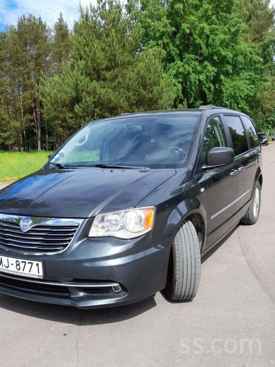 Pelēks Lancia Voyager 2011 Jūrmala, ar dzinēja tilpumu 2.80 L un nobraukumu 270 tūkst. km par 7700 €, foto 1 vietnē AUTOMOTO.COM.LV