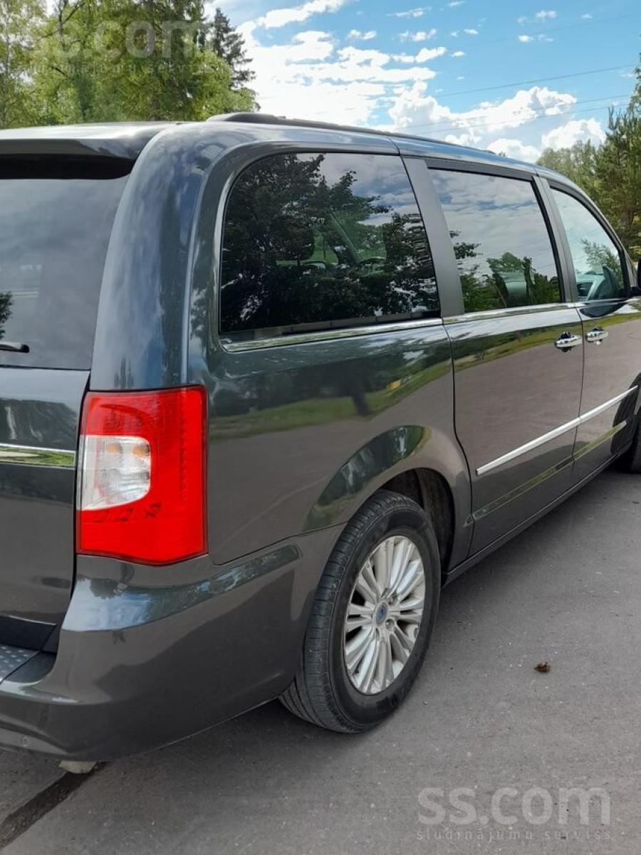 Pelēks Lancia Voyager 2011 Jūrmala, ar dzinēja tilpumu 2.80 L un nobraukumu 270 tūkst. km par 7700 €, foto 3 vietnē AUTOMOTO.COM.LV