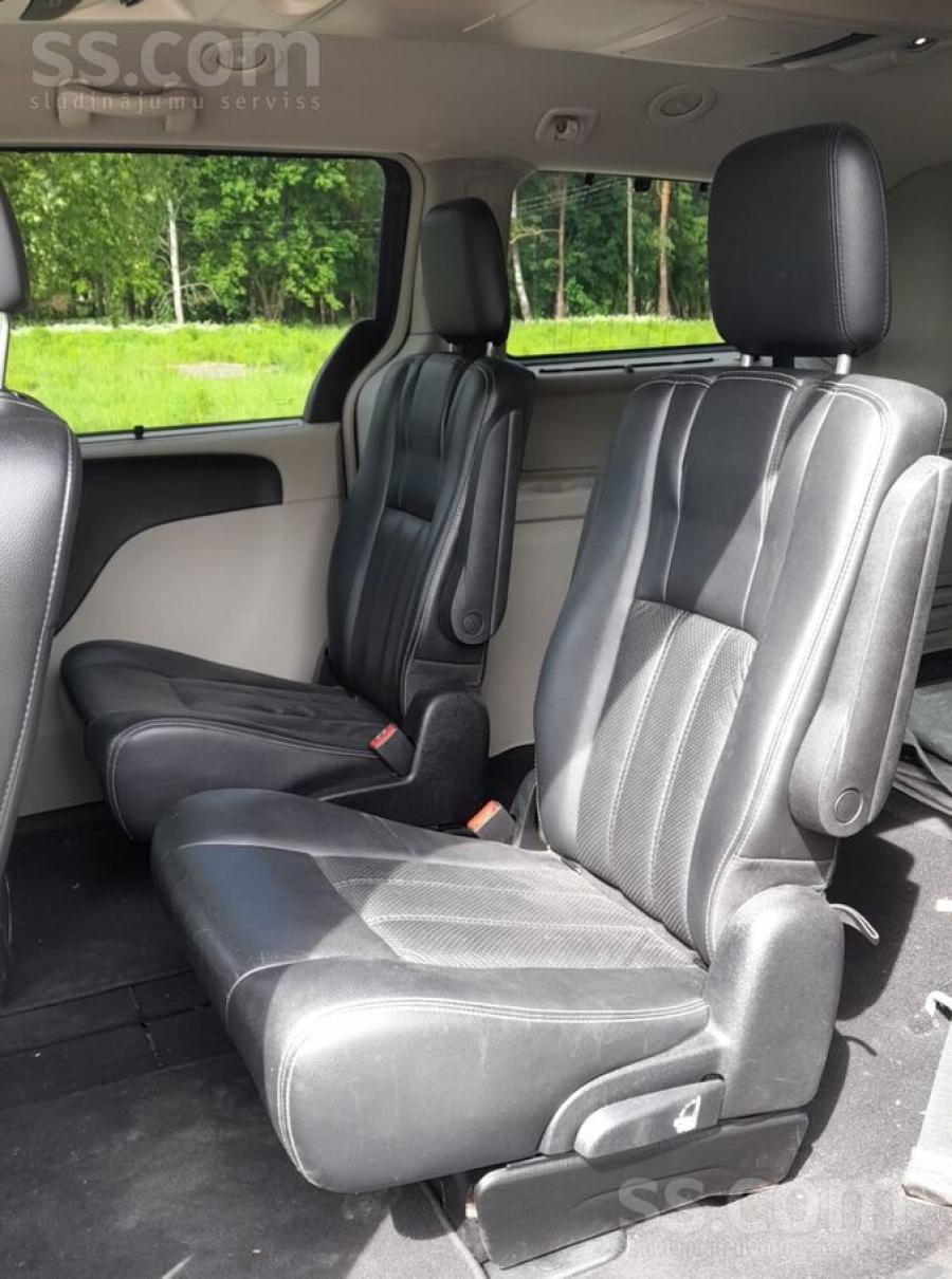 Pelēks Lancia Voyager 2011 Jūrmala, ar dzinēja tilpumu 2.80 L un nobraukumu 270 tūkst. km par 7700 €, foto 5 vietnē AUTOMOTO.COM.LV