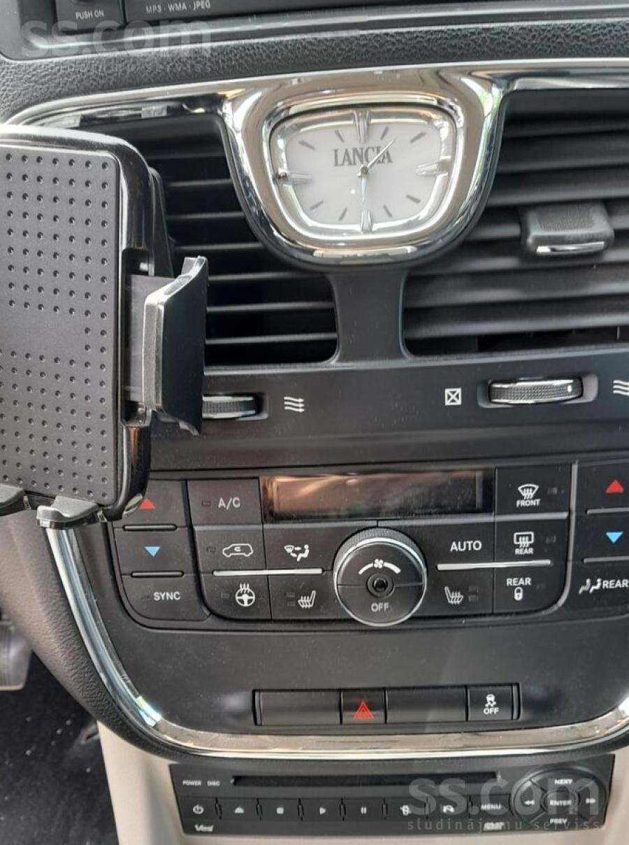 Pelēks Lancia Voyager 2011 Jūrmala, ar dzinēja tilpumu 2.80 L un nobraukumu 270 tūkst. km par 7700 €, foto 11 vietnē AUTOMOTO.COM.LV