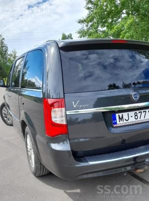 Pelēks Lancia Voyager 2011 Jūrmala, ar dzinēja tilpumu 2.80 L un nobraukumu 270 tūkst. km par 7700 €, foto 12 vietnē AUTOMOTO.COM.LV