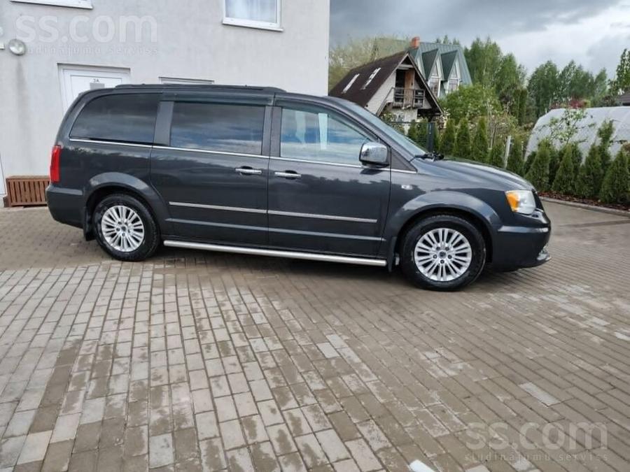Pelēks Lancia Voyager 2011 Rīga, ar dzinēja tilpumu 2.80 L un nobraukumu 287 tūkst. km par 8900 €, foto 3 vietnē AUTOMOTO.COM.LV