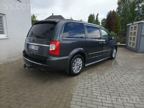 Серый Лянча Voyager 2011 в Рига, объемом двигателя 2.80 л и пробегом 287 тыс. км за 8900 €, фото 3 на AUTOMOTO.COM.LV