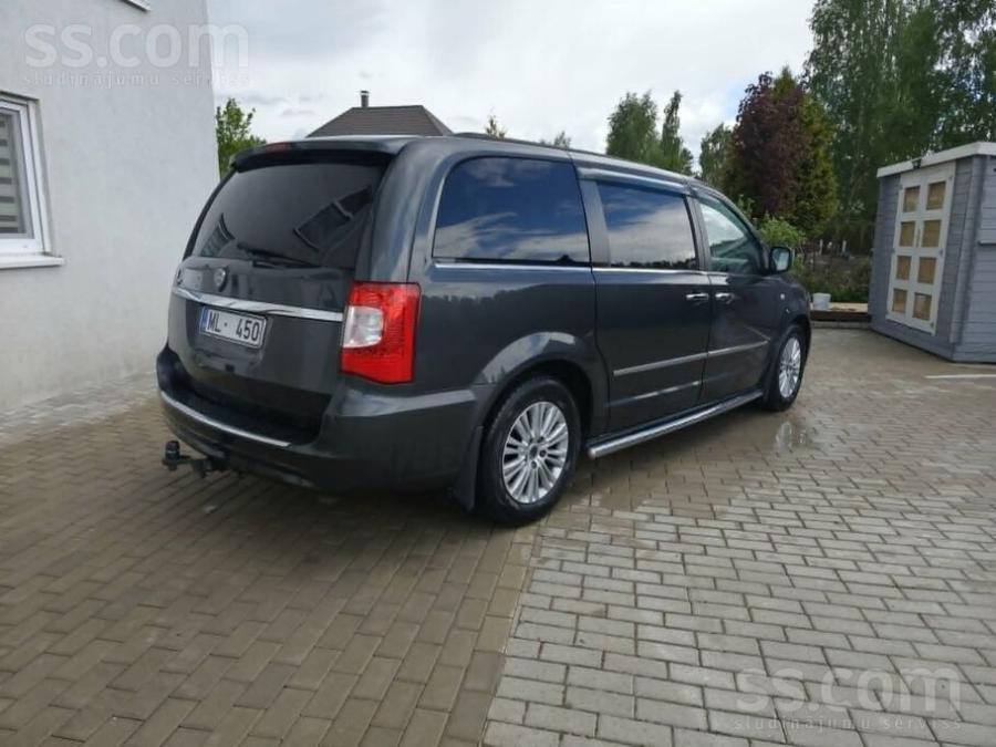 Pelēks Lancia Voyager 2011 Rīga, ar dzinēja tilpumu 2.80 L un nobraukumu 287 tūkst. km par 8900 €, foto 4 vietnē AUTOMOTO.COM.LV