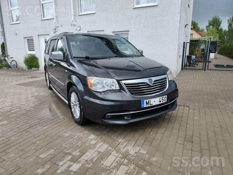 Pelēks Lancia Voyager 2011 Rīga, ar dzinēja tilpumu 2.80 L un nobraukumu 287 tūkst. km par 8900 €, foto 5 vietnē AUTOMOTO.COM.LV