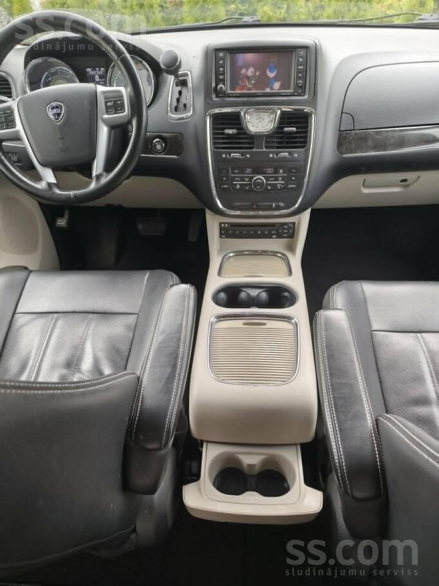 Pelēks Lancia Voyager 2011 Rīga, ar dzinēja tilpumu 2.80 L un nobraukumu 287 tūkst. km par 8900 €, foto 7 vietnē AUTOMOTO.COM.LV