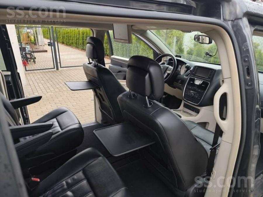 Pelēks Lancia Voyager 2011 Rīga, ar dzinēja tilpumu 2.80 L un nobraukumu 287 tūkst. km par 8900 €, foto 10 vietnē AUTOMOTO.COM.LV