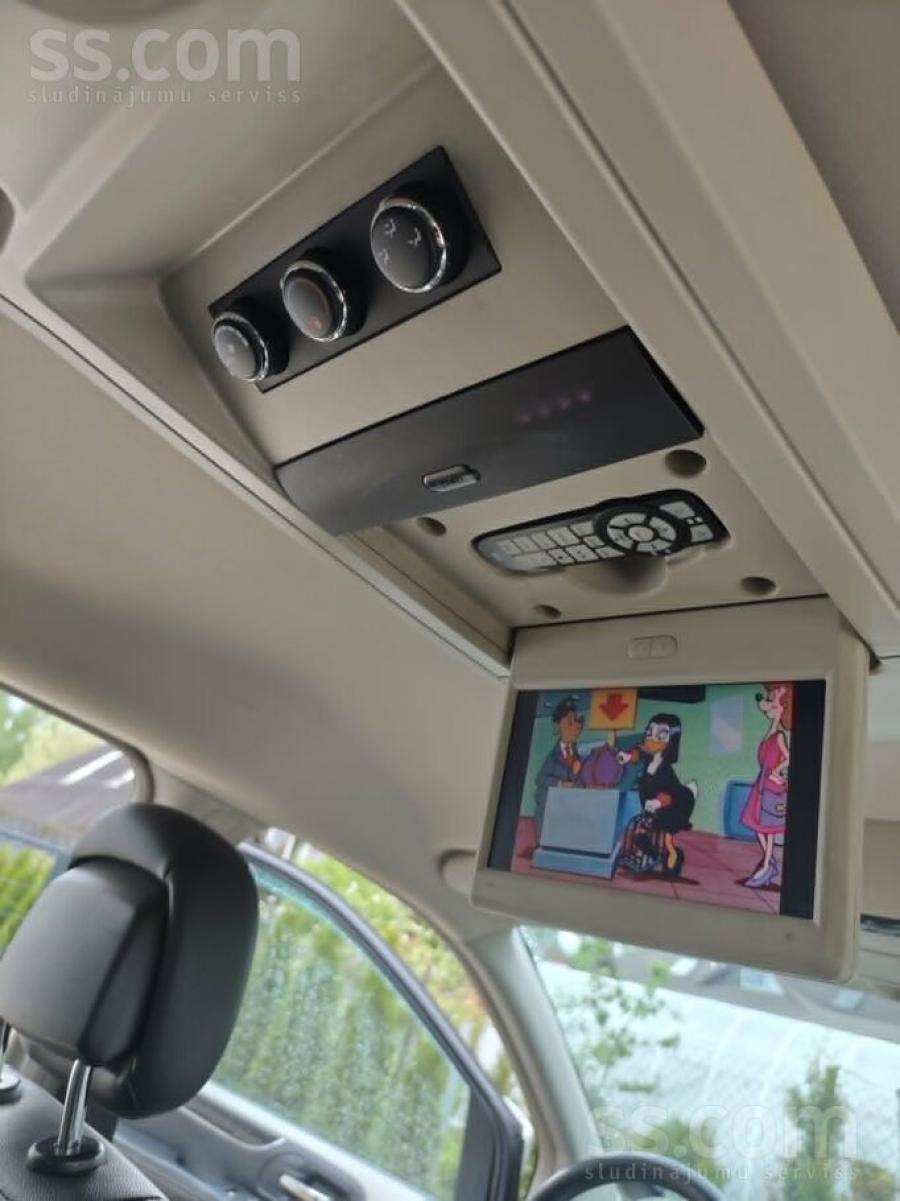 Pelēks Lancia Voyager 2011 Rīga, ar dzinēja tilpumu 2.80 L un nobraukumu 287 tūkst. km par 8900 €, foto 12 vietnē AUTOMOTO.COM.LV