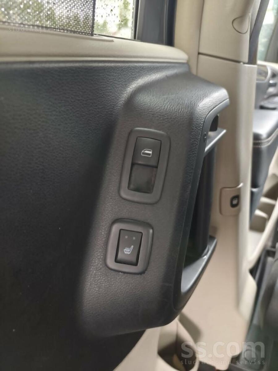Pelēks Lancia Voyager 2011 Rīga, ar dzinēja tilpumu 2.80 L un nobraukumu 287 tūkst. km par 8900 €, foto 15 vietnē AUTOMOTO.COM.LV