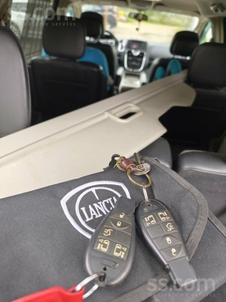 Pelēks Lancia Voyager 2011 Rīga, ar dzinēja tilpumu 2.80 L un nobraukumu 287 tūkst. km par 8900 €, foto 19 vietnē AUTOMOTO.COM.LV