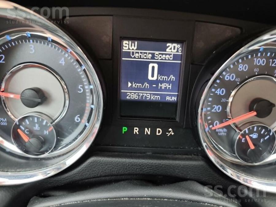 Pelēks Lancia Voyager 2011 Rīga, ar dzinēja tilpumu 2.80 L un nobraukumu 287 tūkst. km par 8900 €, foto 22 vietnē AUTOMOTO.COM.LV