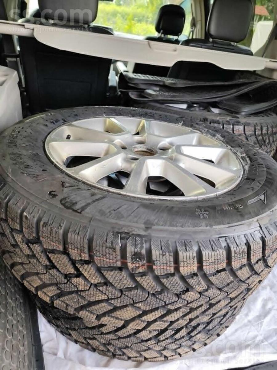 Pelēks Lancia Voyager 2011 Rīga, ar dzinēja tilpumu 2.80 L un nobraukumu 287 tūkst. km par 8900 €, foto 26 vietnē AUTOMOTO.COM.LV