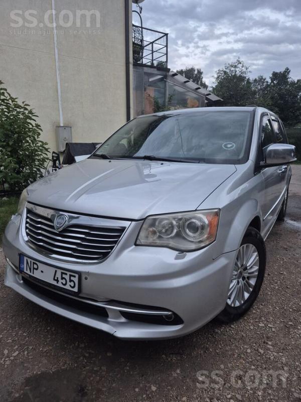 Lancia Voyager 2011 Rīga vietnē Pelēks Lancia Voyager 2011 Rīga, ar dzinēja tilpumu 2.80 L un nobraukumu 0 tūkst. km par 7000 €, foto 3 vietnē AUTOMOTO.COM.LV