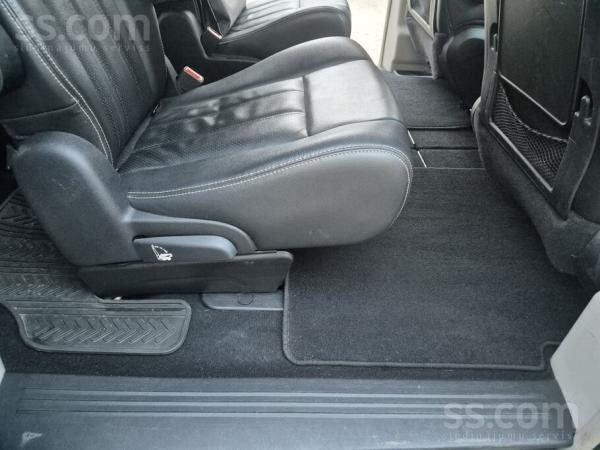 Lancia Voyager 2011 Rīga vietnē Pelēks Lancia Voyager 2011 Rīga, ar dzinēja tilpumu 2.80 L un nobraukumu 0 tūkst. km par 7000 €, foto 8 vietnē AUTOMOTO.COM.LV