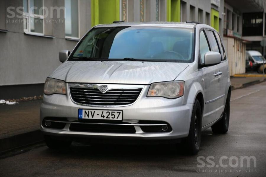 Pelēks Lancia Voyager 2012 Rīga, ar dzinēja tilpumu 2.80 L un nobraukumu 0 tūkst. km par 5995 €, foto 1 vietnē AUTOMOTO.COM.LV