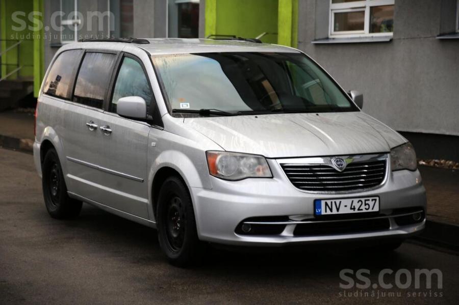 Pelēks Lancia Voyager 2012 Rīga, ar dzinēja tilpumu 2.80 L un nobraukumu 0 tūkst. km par 5995 €, foto 4 vietnē AUTOMOTO.COM.LV