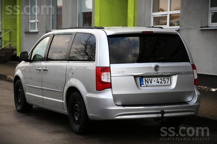 Pelēks Lancia Voyager 2012 Rīga, ar dzinēja tilpumu 2.80 L un nobraukumu 0 tūkst. km par 5995 €, foto 5 vietnē AUTOMOTO.COM.LV