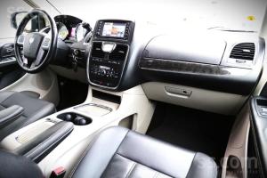 Pelēks Lancia Voyager 2012 Rīga, ar dzinēja tilpumu 2.80 L un nobraukumu 0 tūkst. km par 5995 €, foto 14 vietnē AUTOMOTO.COM.LV