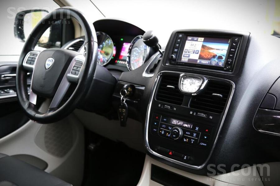 Pelēks Lancia Voyager 2012 Rīga, ar dzinēja tilpumu 2.80 L un nobraukumu 0 tūkst. km par 5995 €, foto 15 vietnē AUTOMOTO.COM.LV