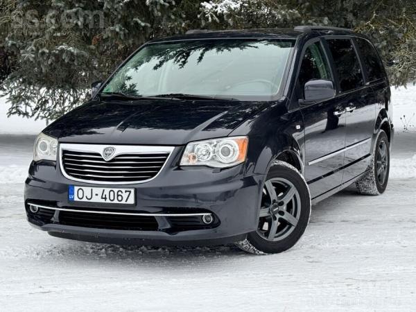 Grey Lancia Voyager 2012 in Jelgava, with an engine capacity of 2.80 L and mileage of 193 thousand km for 7600 €, photo 1 on AUTOMOTO.COM.LV