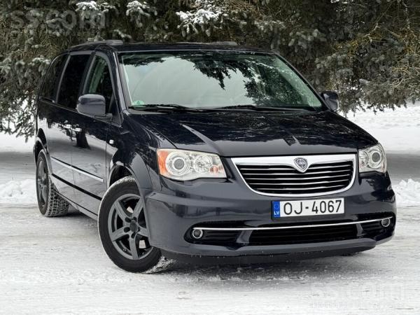 Grey Lancia Voyager 2012 in Jelgava, with an engine capacity of 2.80 L and mileage of 193 thousand km for 7600 €, photo 2 on AUTOMOTO.COM.LV