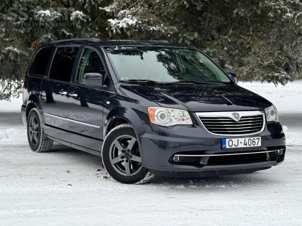 Grey Lancia Voyager 2012 in Jelgava, with an engine capacity of 2.80 L and mileage of 193 thousand km for 7600 €, photo 6 on AUTOMOTO.COM.LV