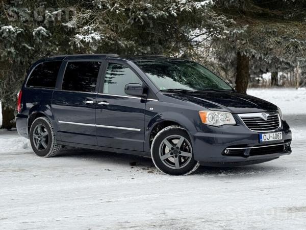 Grey Lancia Voyager 2012 in Jelgava, with an engine capacity of 2.80 L and mileage of 193 thousand km for 7600 €, photo 10 on AUTOMOTO.COM.LV