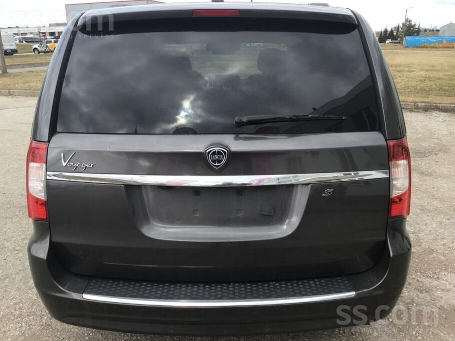Pelēks Lancia Voyager 2012 Jelgava, ar dzinēja tilpumu 2.80 L un nobraukumu 249 tūkst. km par 10500 €, foto 4 vietnē AUTOMOTO.COM.LV