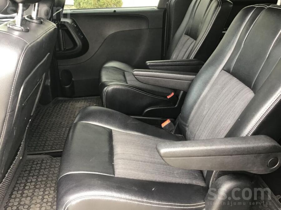 Pelēks Lancia Voyager 2012 Jelgava, ar dzinēja tilpumu 2.80 L un nobraukumu 249 tūkst. km par 10500 €, foto 11 vietnē AUTOMOTO.COM.LV