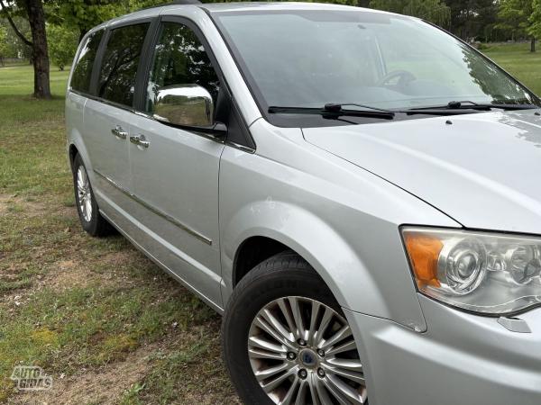 Pelēks Lancia Voyager 2012 Viļņa, ar dzinēja tilpumu 2.80 L un nobraukumu 168 tūkst. km par 5950 €, foto 1 vietnē AUTOMOTO.COM.LV