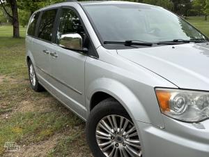 Grey Lancia Voyager 2012 in Vilnius, with an engine capacity of 2.80 L and mileage of 168 thousand km for 5950 €, photo  on AUTOMOTO.COM.LV