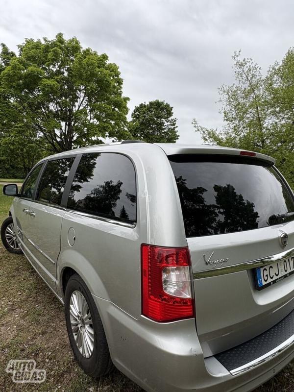 Pelēks Lancia Voyager 2012 Viļņa, ar dzinēja tilpumu 2.80 L un nobraukumu 168 tūkst. km par 5950 €, foto 4 vietnē AUTOMOTO.COM.LV