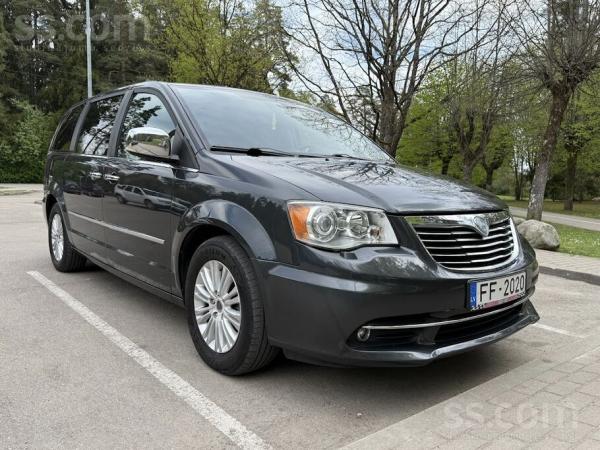 Grey Lancia Voyager 2012 in Ogre, with an engine capacity of 2.80 L and mileage of 286 thousand km for 7200 €, photo 4 on AUTOMOTO.COM.LV