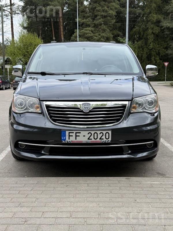 Grey Lancia Voyager 2012 in Ogre, with an engine capacity of 2.80 L and mileage of 286 thousand km for 7200 €, photo 5 on AUTOMOTO.COM.LV