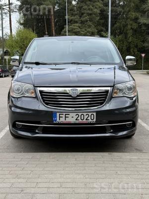 Grey Lancia Voyager 2012 in Ogre, with an engine capacity of 2.80 L and mileage of 286 thousand km for 7200 €, photo 6 on AUTOMOTO.COM.LV