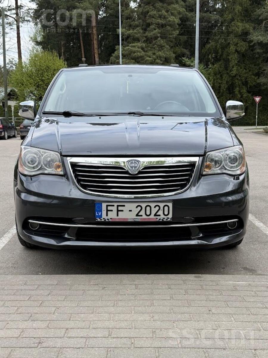 Grey Lancia Voyager 2012 in Ogre, with an engine capacity of 2.80 L and mileage of 286 thousand km for 7200 €, photo 6 on AUTOMOTO.COM.LV