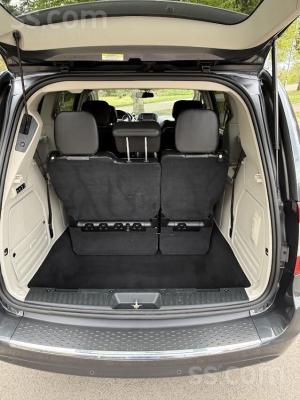 Grey Lancia Voyager 2012 in Ogre, with an engine capacity of 2.80 L and mileage of 286 thousand km for 7200 €, photo 9 on AUTOMOTO.COM.LV