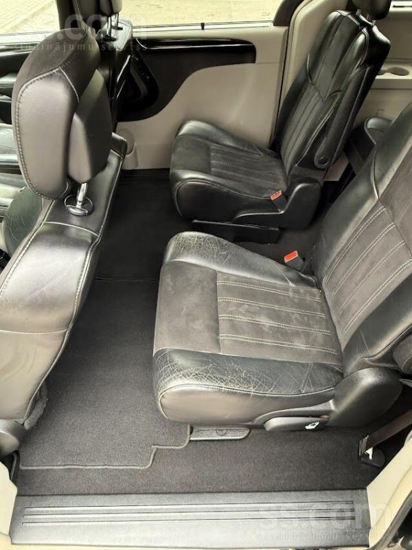 Grey Lancia Voyager 2012 in Ogre, with an engine capacity of 2.80 L and mileage of 286 thousand km for 7200 €, photo 10 on AUTOMOTO.COM.LV