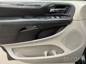 Grey Lancia Voyager 2012 in Ogre, with an engine capacity of 2.80 L and mileage of 286 thousand km for 7200 €, photo 12 on AUTOMOTO.COM.LV