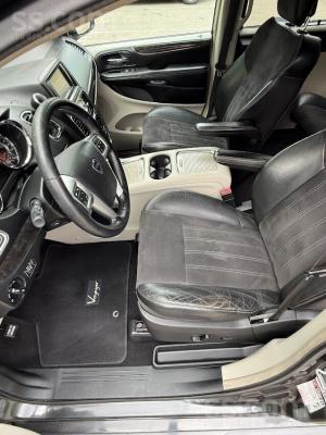 Grey Lancia Voyager 2012 in Ogre, with an engine capacity of 2.80 L and mileage of 286 thousand km for 7200 €, photo 13 on AUTOMOTO.COM.LV