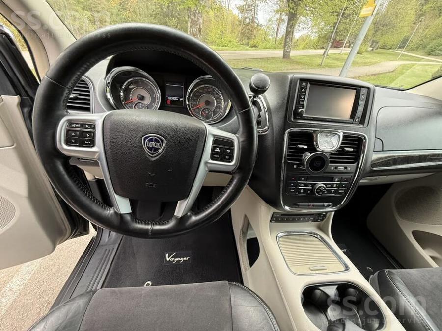 Grey Lancia Voyager 2012 in Ogre, with an engine capacity of 2.80 L and mileage of 286 thousand km for 7200 €, photo 14 on AUTOMOTO.COM.LV