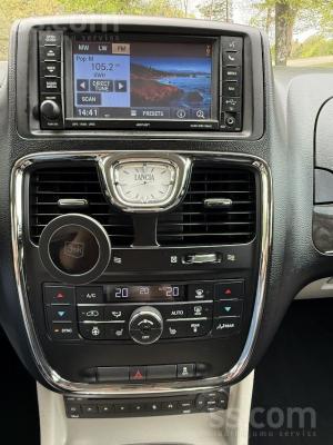 Grey Lancia Voyager 2012 in Ogre, with an engine capacity of 2.80 L and mileage of 286 thousand km for 7200 €, photo 15 on AUTOMOTO.COM.LV