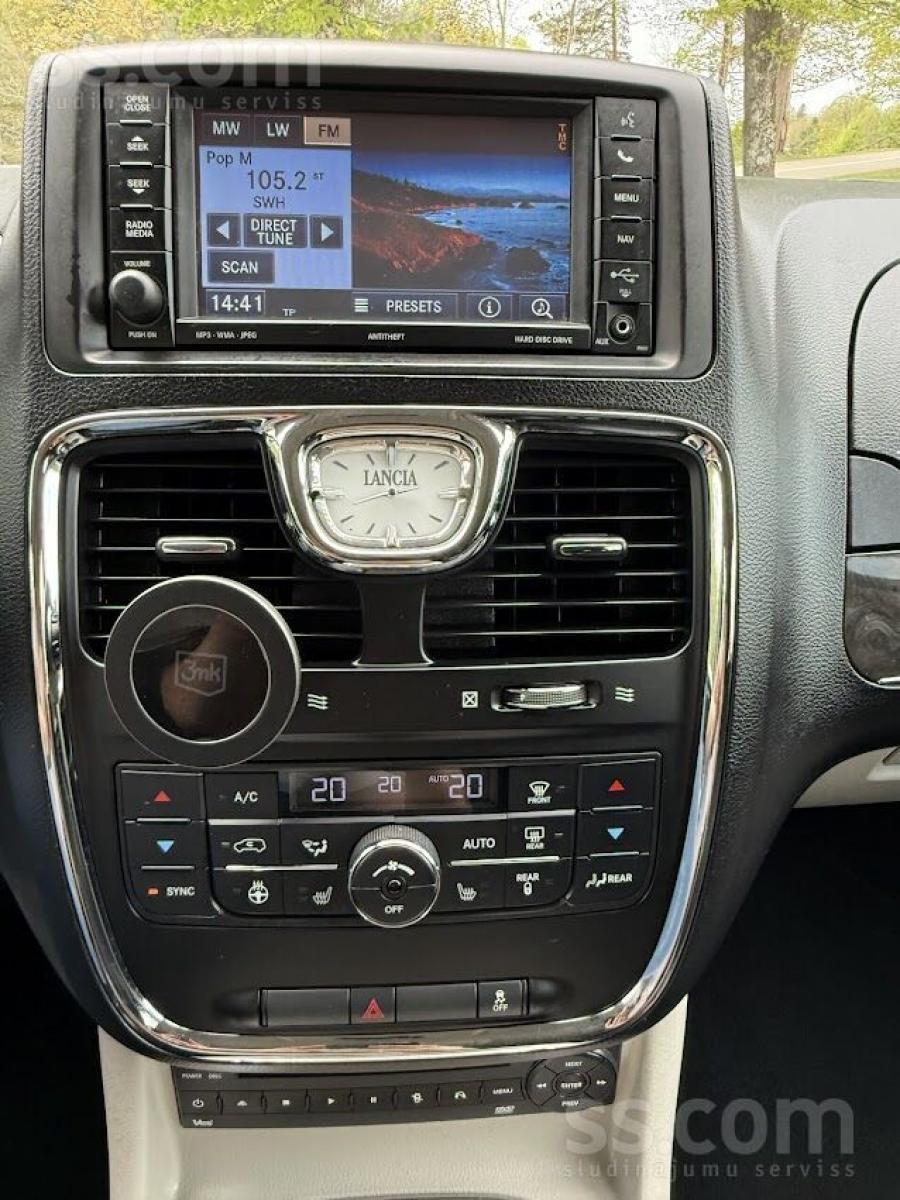 Grey Lancia Voyager 2012 in Ogre, with an engine capacity of 2.80 L and mileage of 286 thousand km for 7200 €, photo 15 on AUTOMOTO.COM.LV