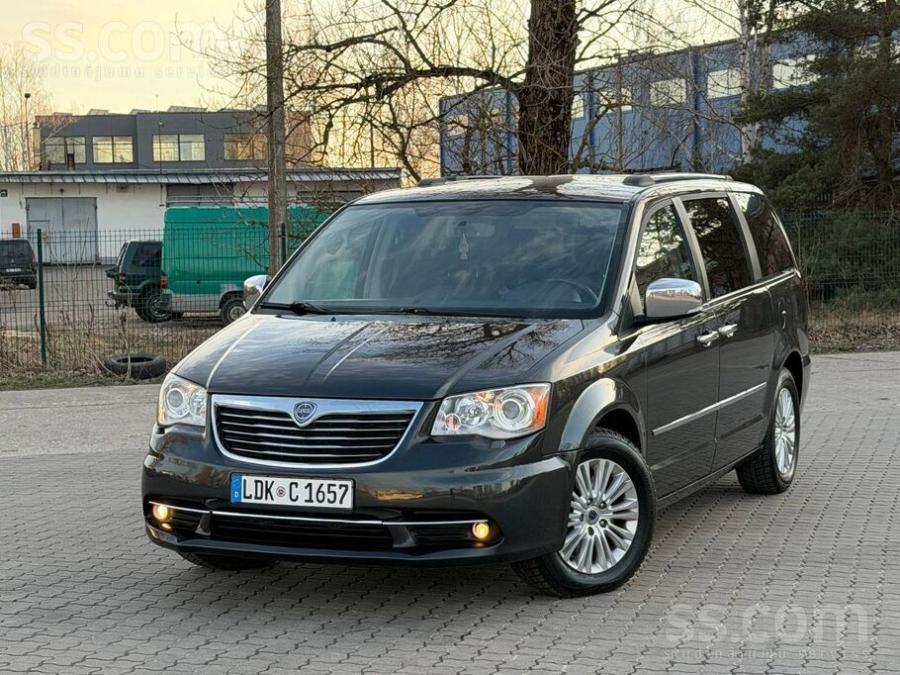 Pelēks Lancia Voyager 2012 Rīga, ar dzinēja tilpumu 2.80 L un nobraukumu 0 tūkst. km par 7850 €, foto 1 vietnē AUTOMOTO.COM.LV