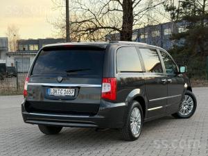 Pelēks Lancia Voyager 2012 Rīga, ar dzinēja tilpumu 2.80 L un nobraukumu 0 tūkst. km par 7850 €, foto 3 vietnē AUTOMOTO.COM.LV