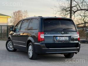 Pelēks Lancia Voyager 2012 Rīga, ar dzinēja tilpumu 2.80 L un nobraukumu 0 tūkst. km par 7850 €, foto 5 vietnē AUTOMOTO.COM.LV